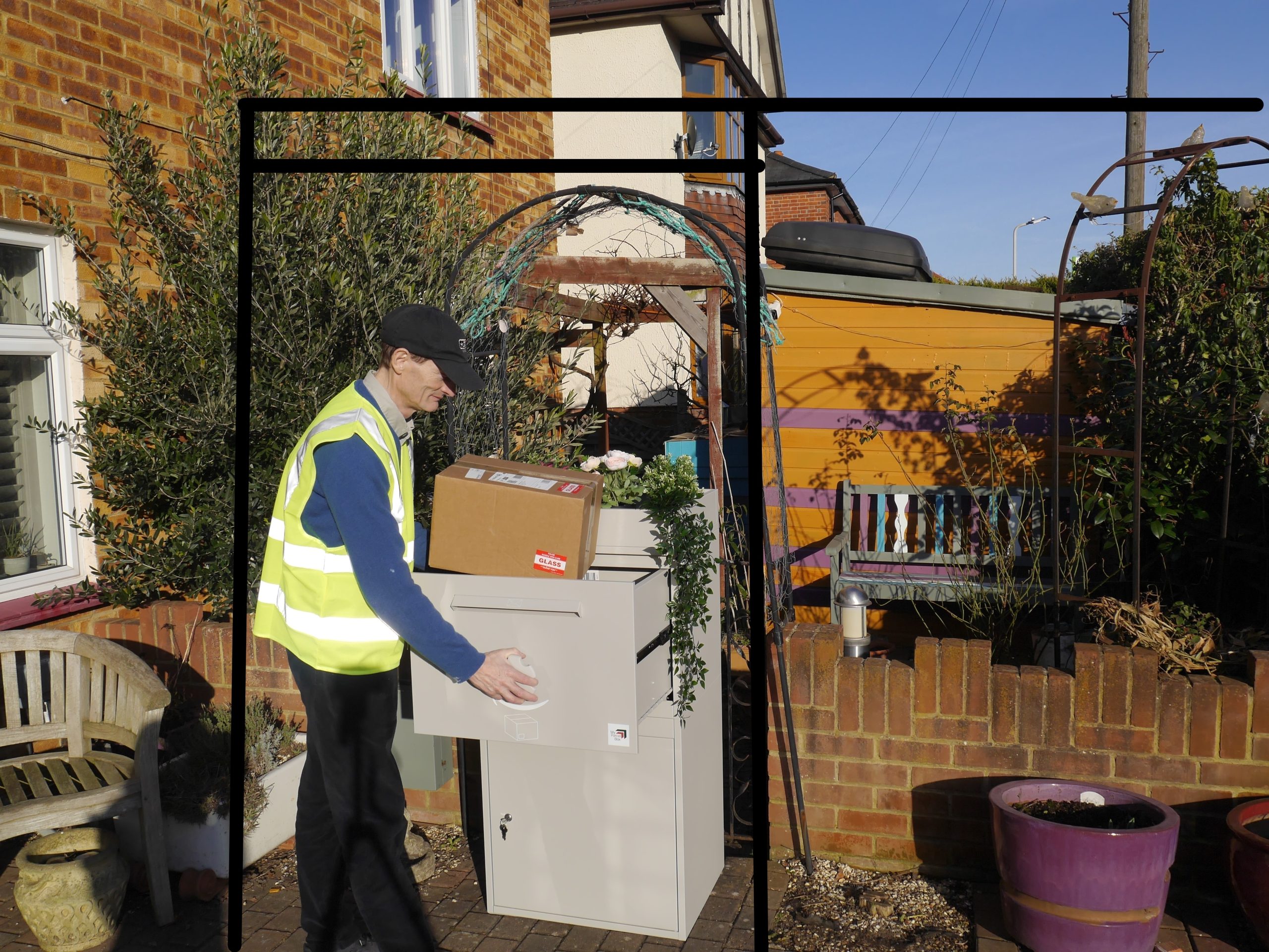 Nie wieder eine Lieferung verpassen mit der MyParcelBox Home Parcel Box ...